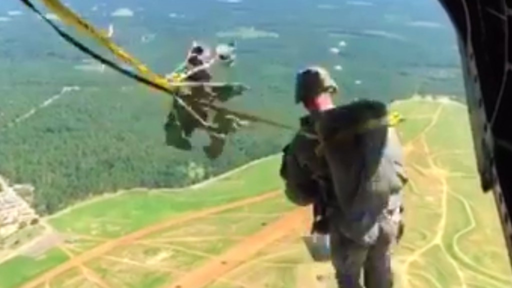 Here's what it looks like when paratroopers jump out of a helicopter ...