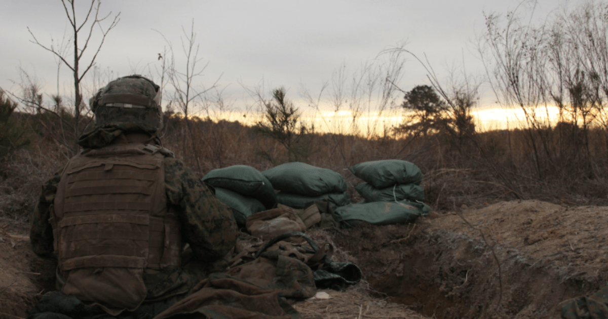 4 ways troops kill time while in fighting holes | We Are The Mighty