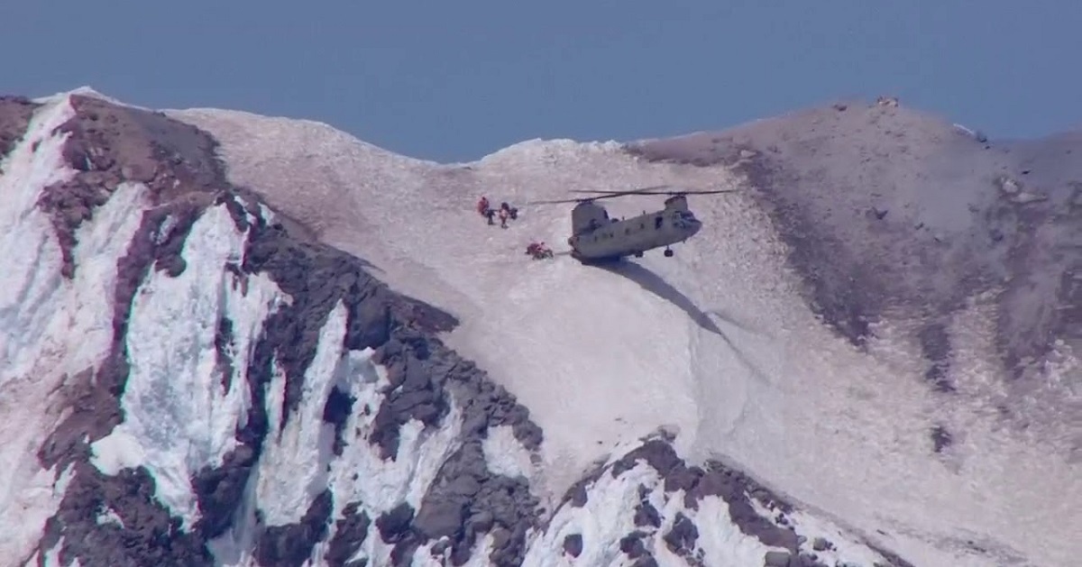 Here is how a Chinook pulled off that amazing rescue on Mt. Hood | We ...