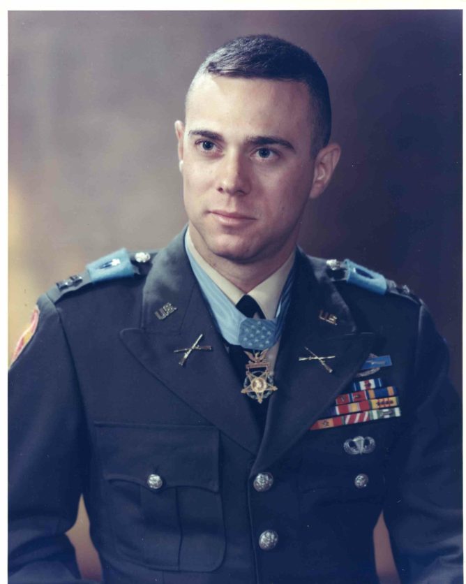 MIGHTY 25: Meet MOH recipient Col Jack Jacobs whose bravery should ...
