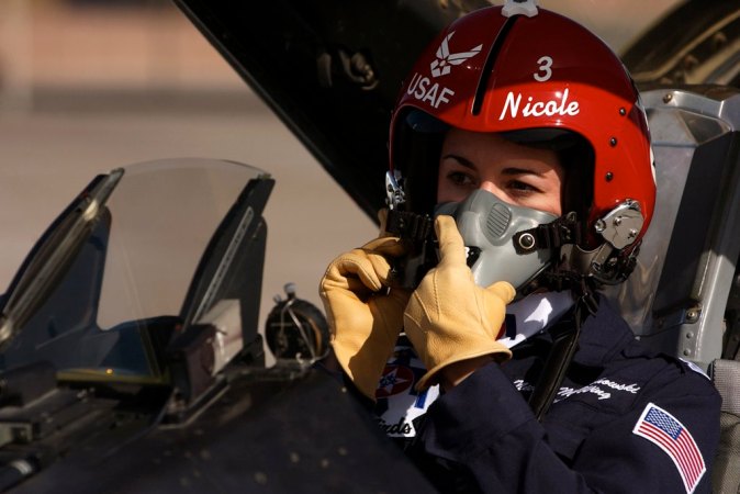 MIGHTY 25: Meet Nicole Malachowski, from first female Thunderbird pilot ...
