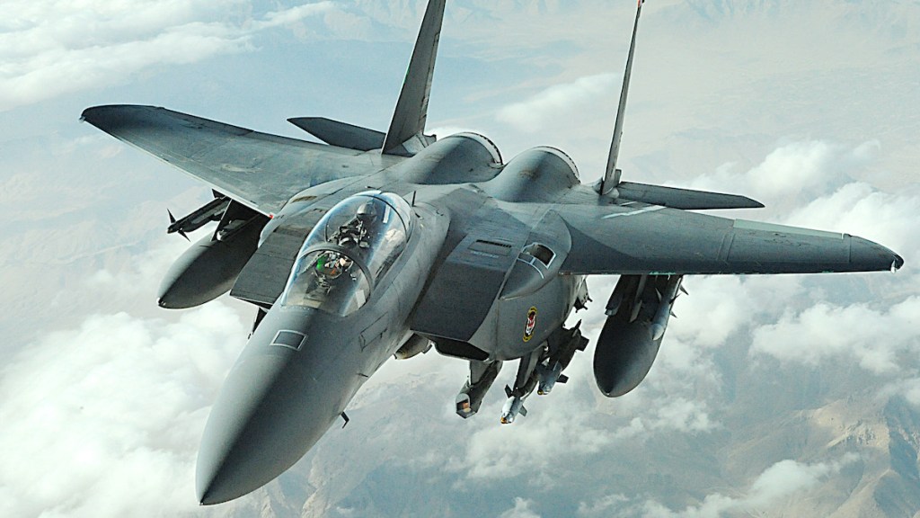 This pilot landed his F-15 with only one wing