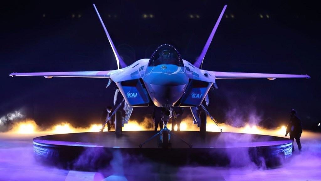 Why is the F-22 Raptor fighter jet an absolute beast?