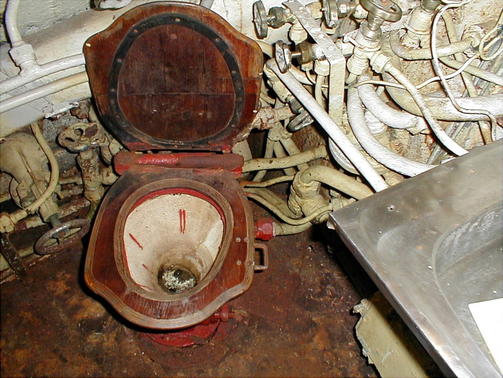 This is how US subs make oxygen from seawater