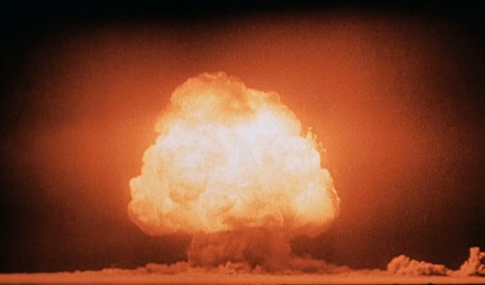 This is what happens to the atmosphere when a nuclear bomb detonates ...