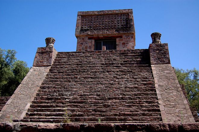 This is how the Aztecs built massive sacrificial pyramids to appease ...