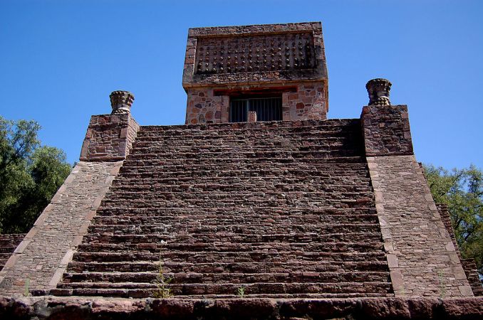 This is how the Aztecs built massive sacrificial pyramids to appease ...