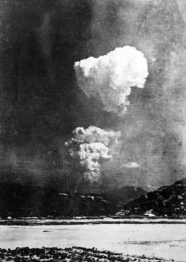 This is what happens to the atmosphere when a nuclear bomb detonates ...