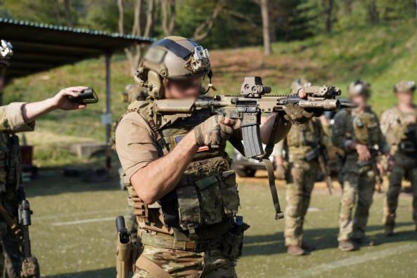 How the first holographic weapon sight replaced itself