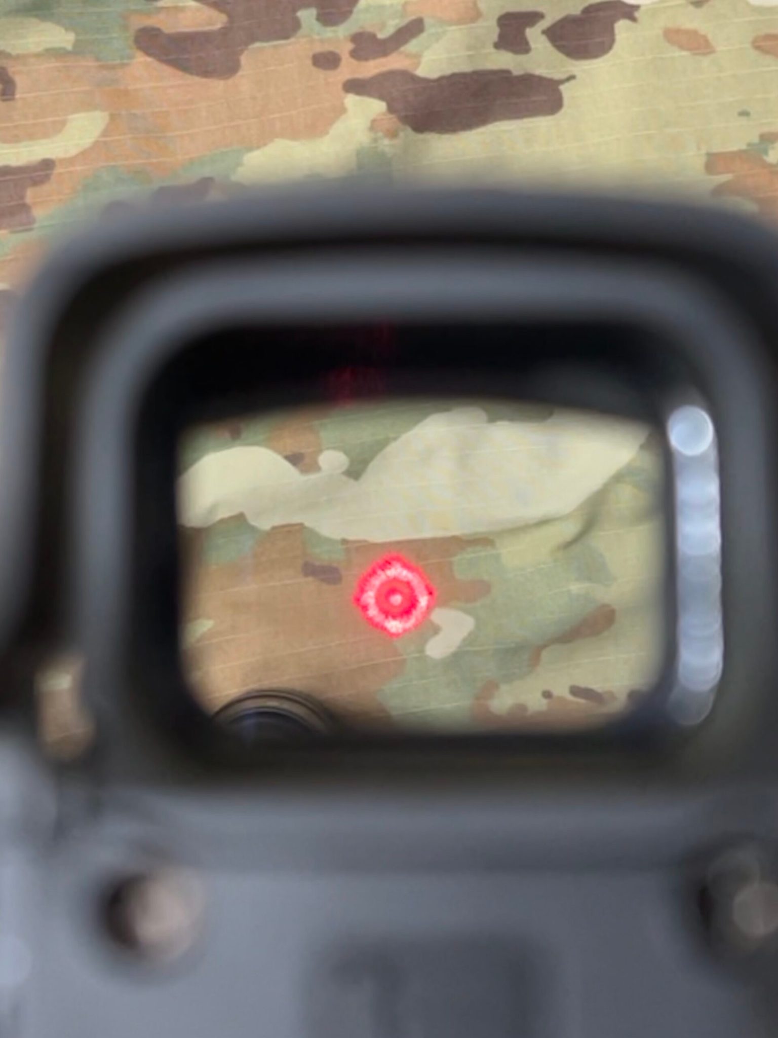 How the first holographic weapon sight replaced itself