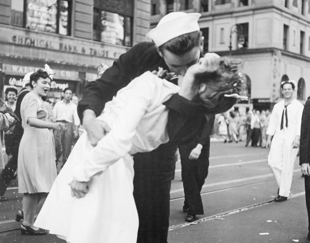The iconic WWII kissing photo was recreated after 70 years