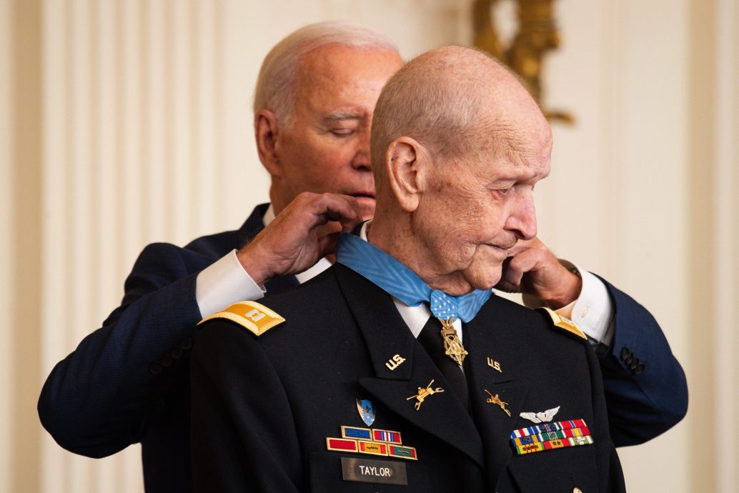 Medal of Honor recipient Raymond Clausen saved 18 Marines