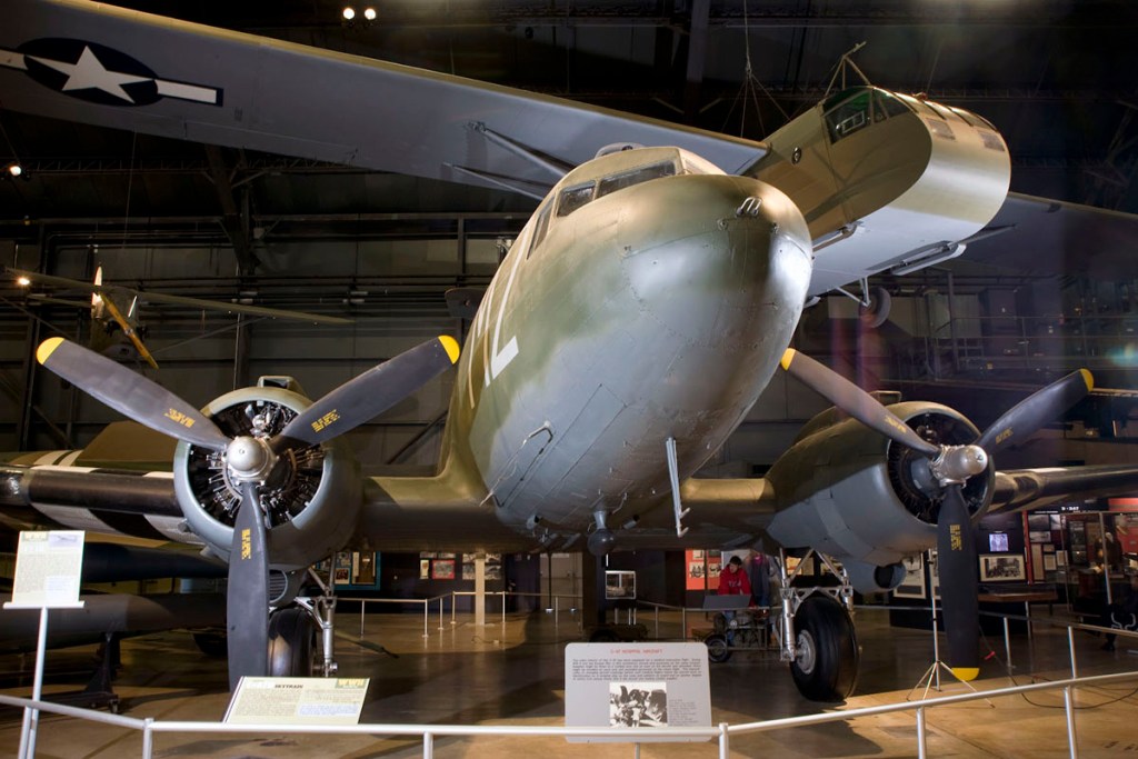 How the daring rescue of 3 Army soldiers after a WWII plane crash in ...
