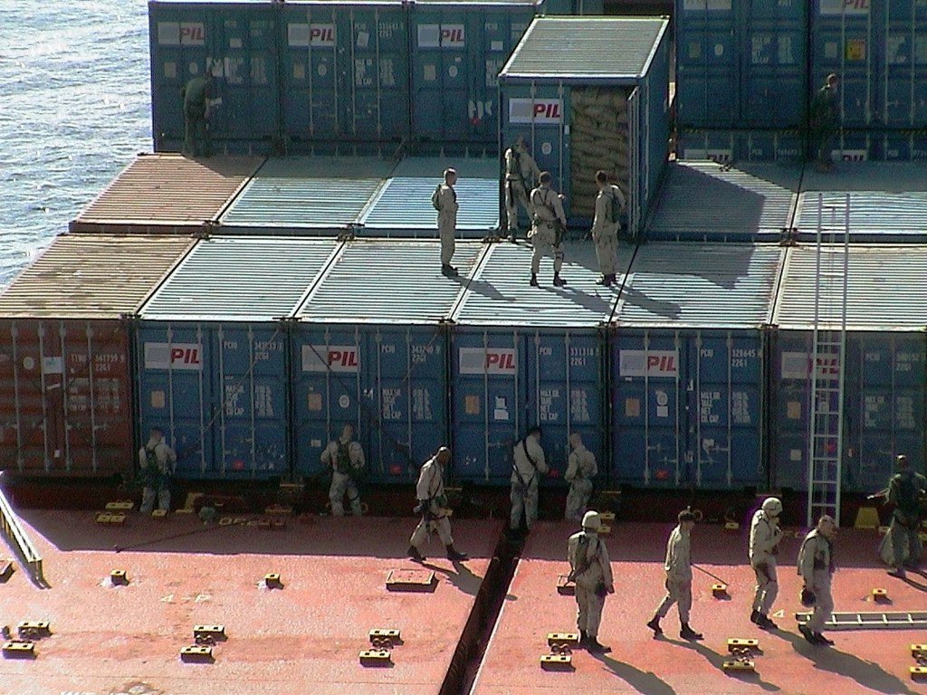 Here's how Navy SEALs take down a hostile ship