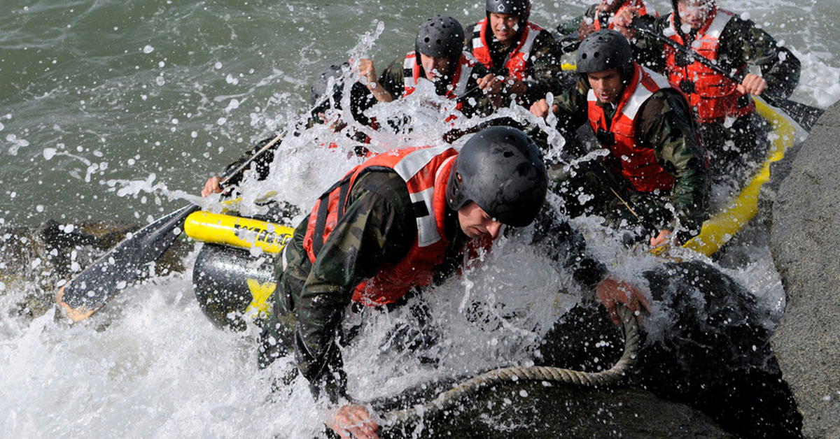 Tips on how to clear a room, according to a Navy SEAL