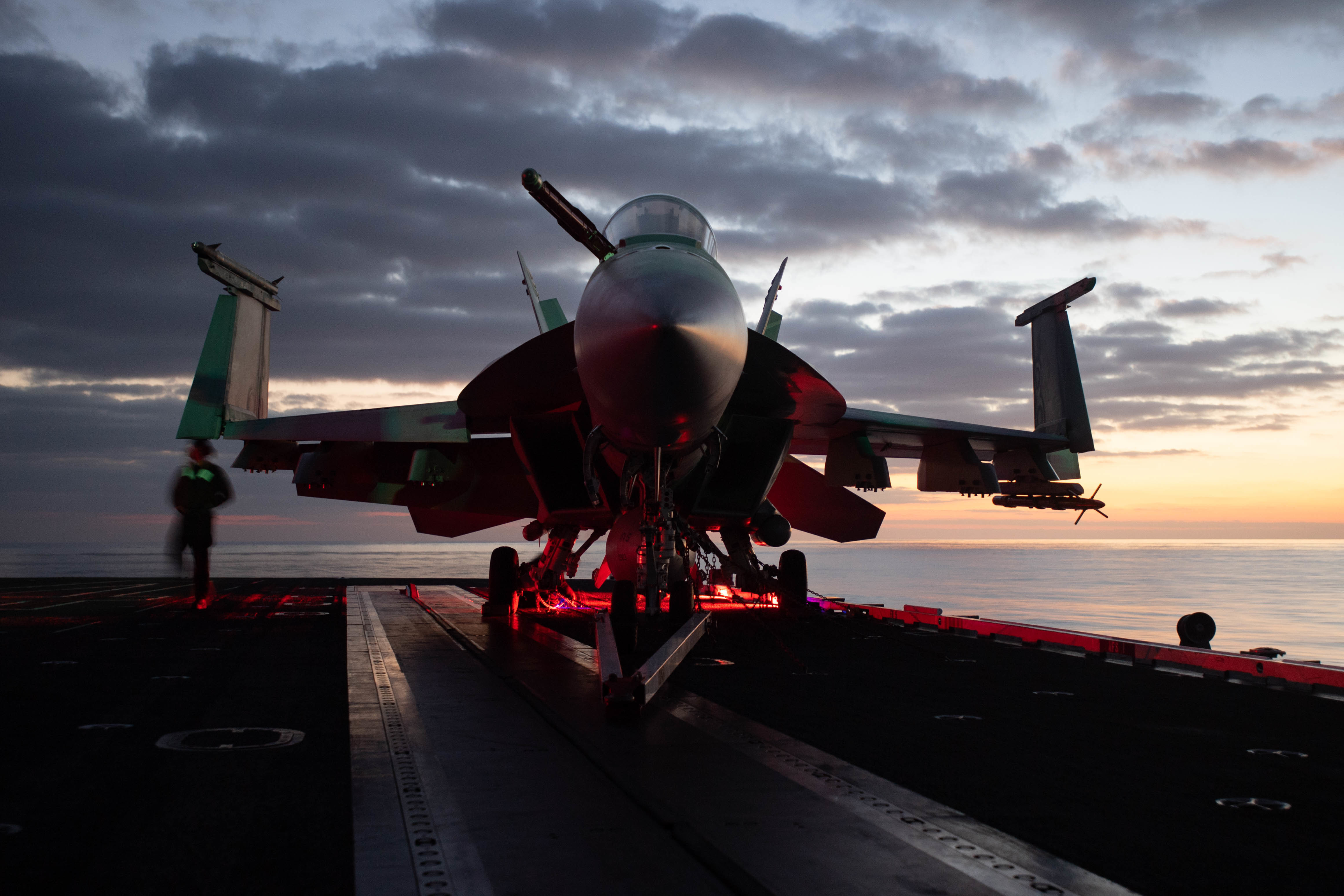 How fighter jets can 'headbutt' enemy planes