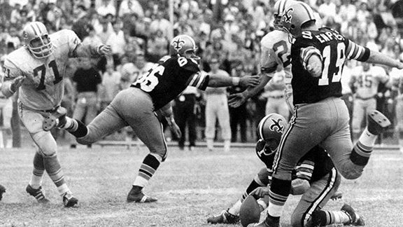 4 amazing disabled NFL players who came to play at the top of their game