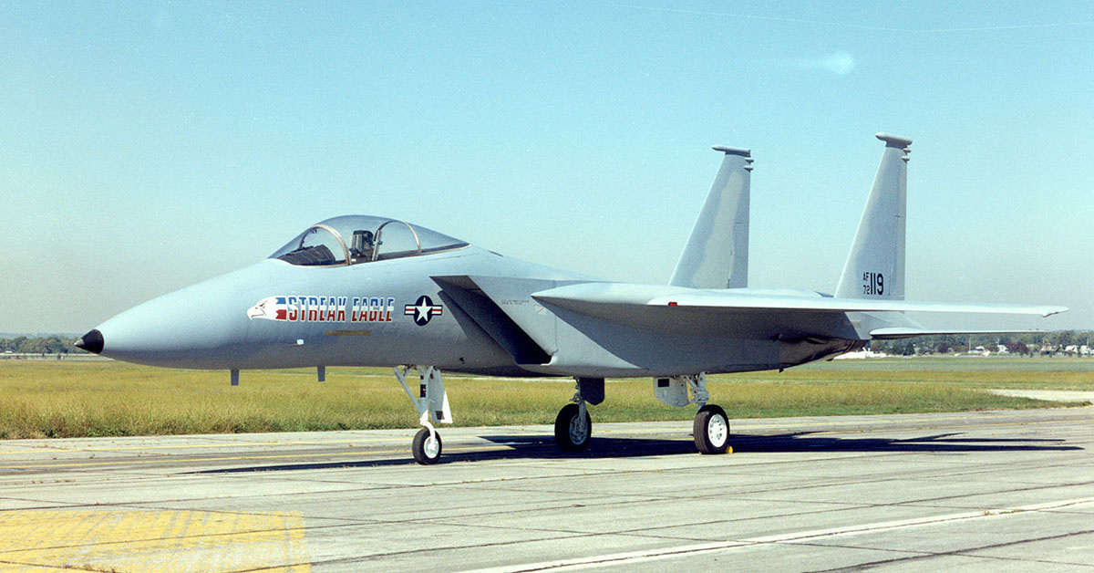 This pilot landed his F-15 with only one wing